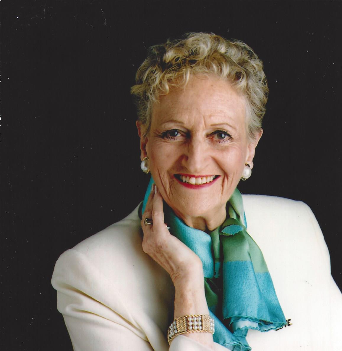 ANNETTE GREEN Receives 2019 Fragrance Book of The Year Award - POP STYLE TV